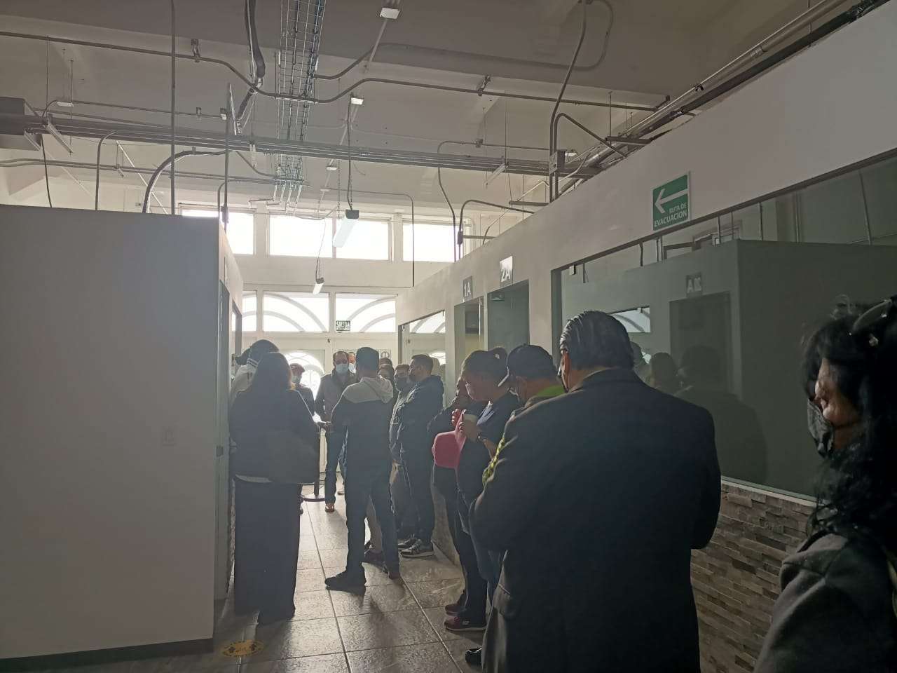 Se plantan en oficinas de aras para exigir sus inversiones de vuelta ...